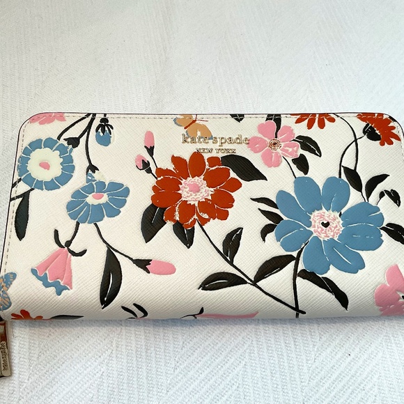 kate spade | Bags | Kate Spade New York Floral Garden Printed Wallet ...